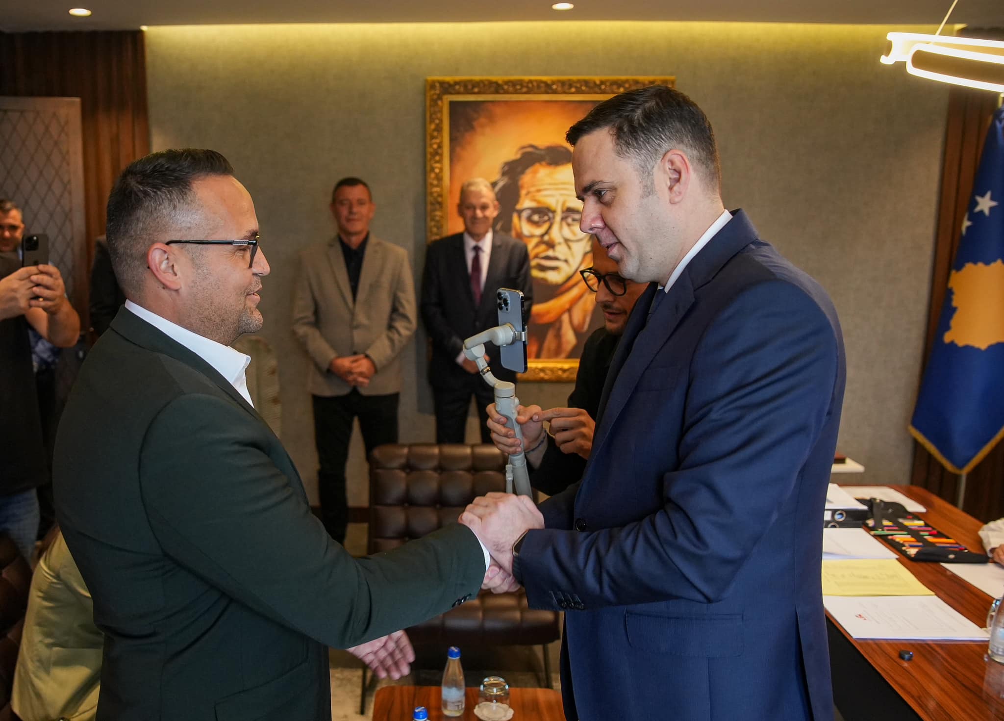 Djali i heroit Sali Çekaj aderon në LDK