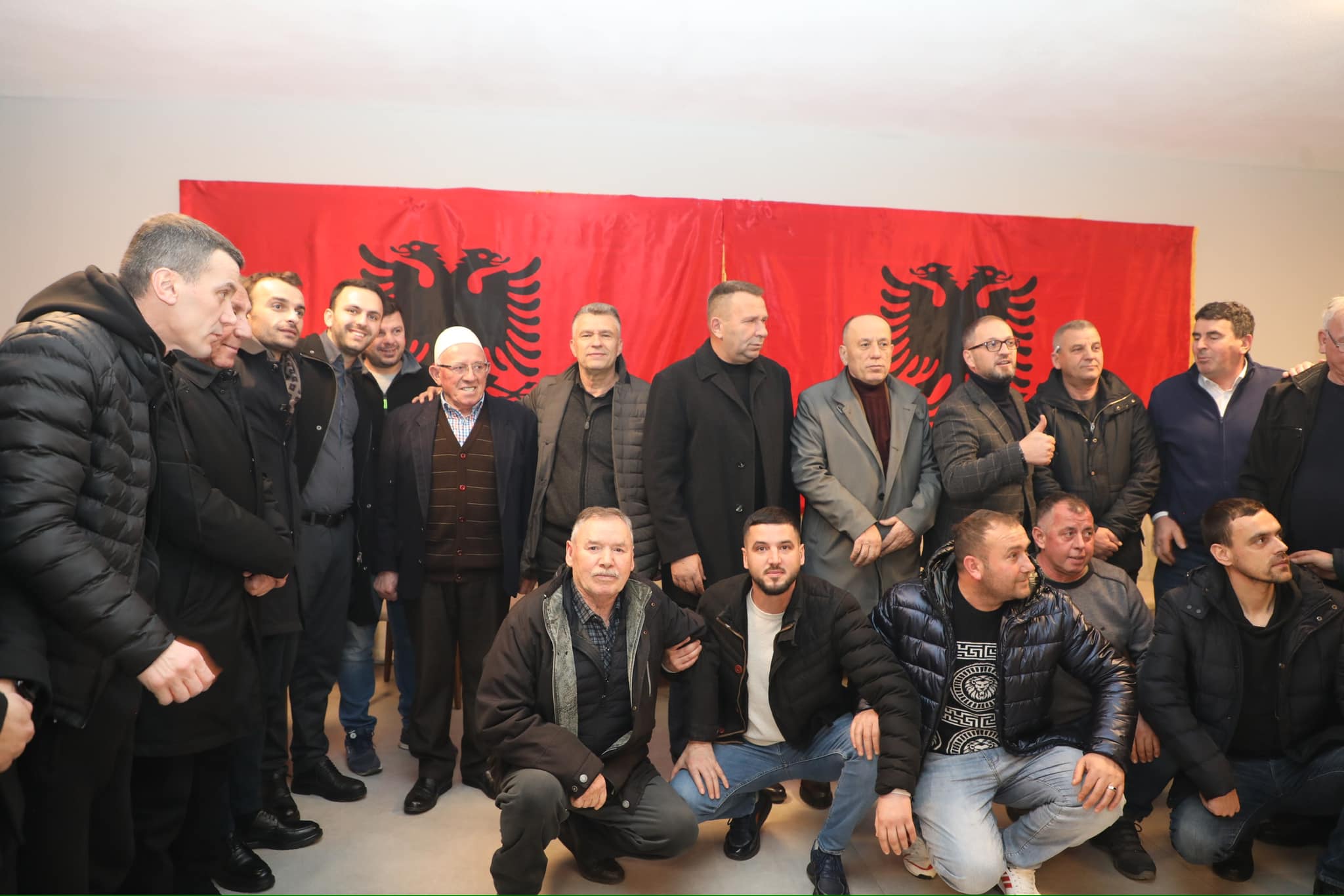 Demaku merr përkrahje në familjen e veprimtarit Bujupi, takohet me ...