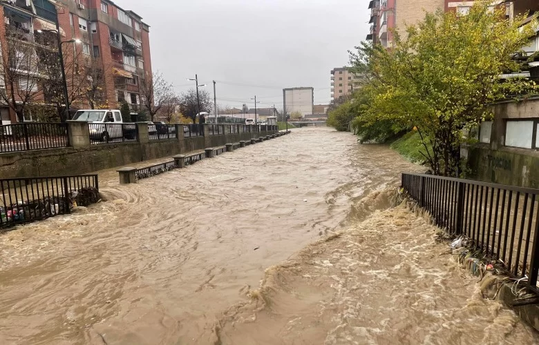 Paralajmërim për përmbytje, apelohet për kujdes