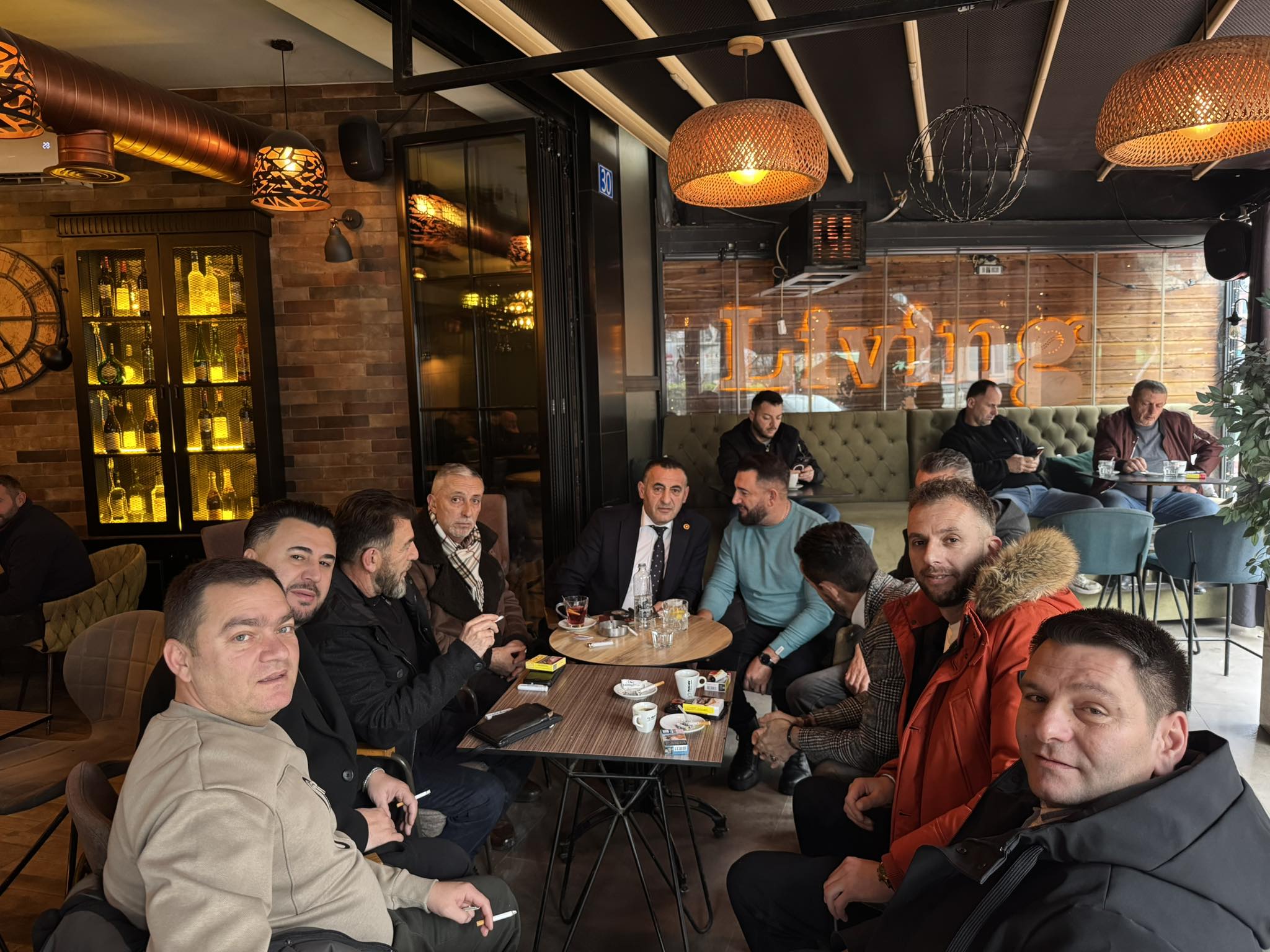 Brahimaj kafe e bashkëbisedim në Klinë: Krah, si gjithmonë