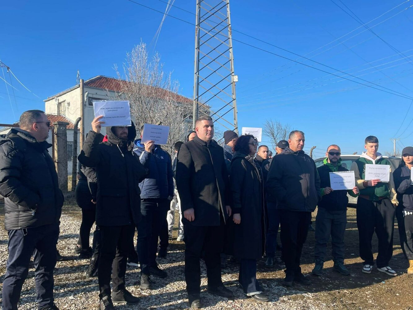 “Rryma nuk është luks”, protestojnë banorët e fshatit Koliq